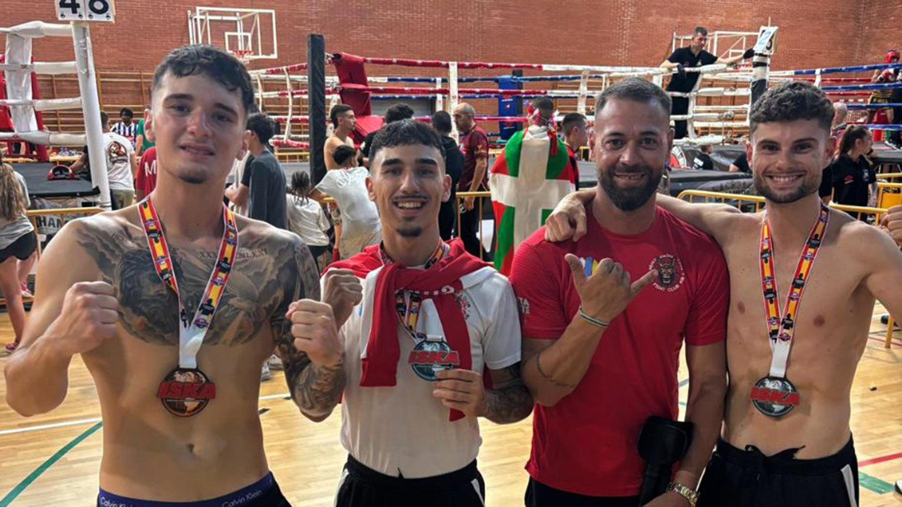 La escuela de lucha en Antigua celebra el regreso triunfal de tres ...